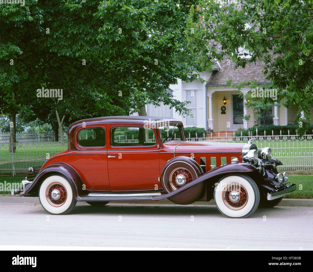 1932 Cadillac V8 opera coupe. Artist: Unknown Stock Photo - Alamy