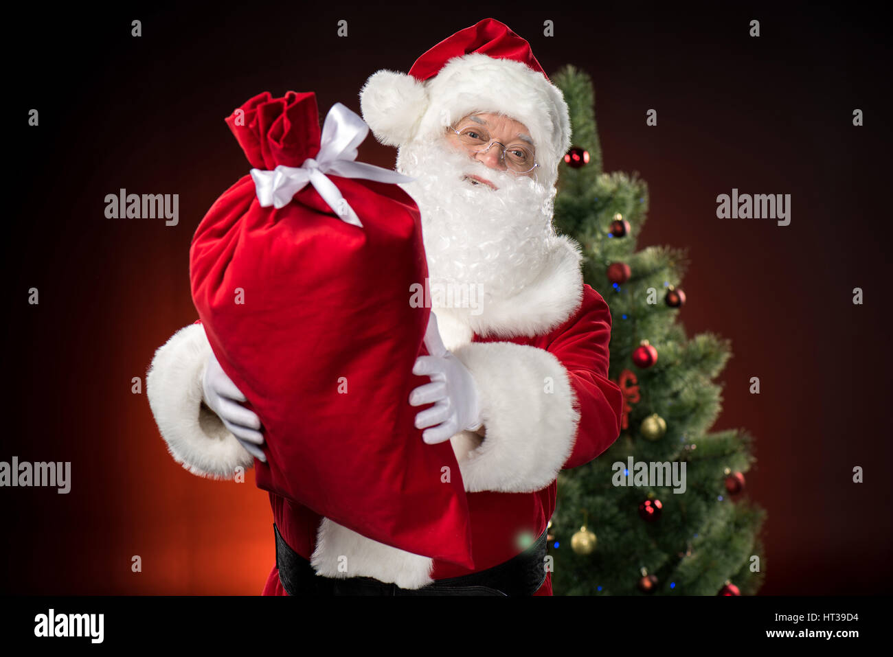 Happy santa claus hi-res stock photography and images - Alamy