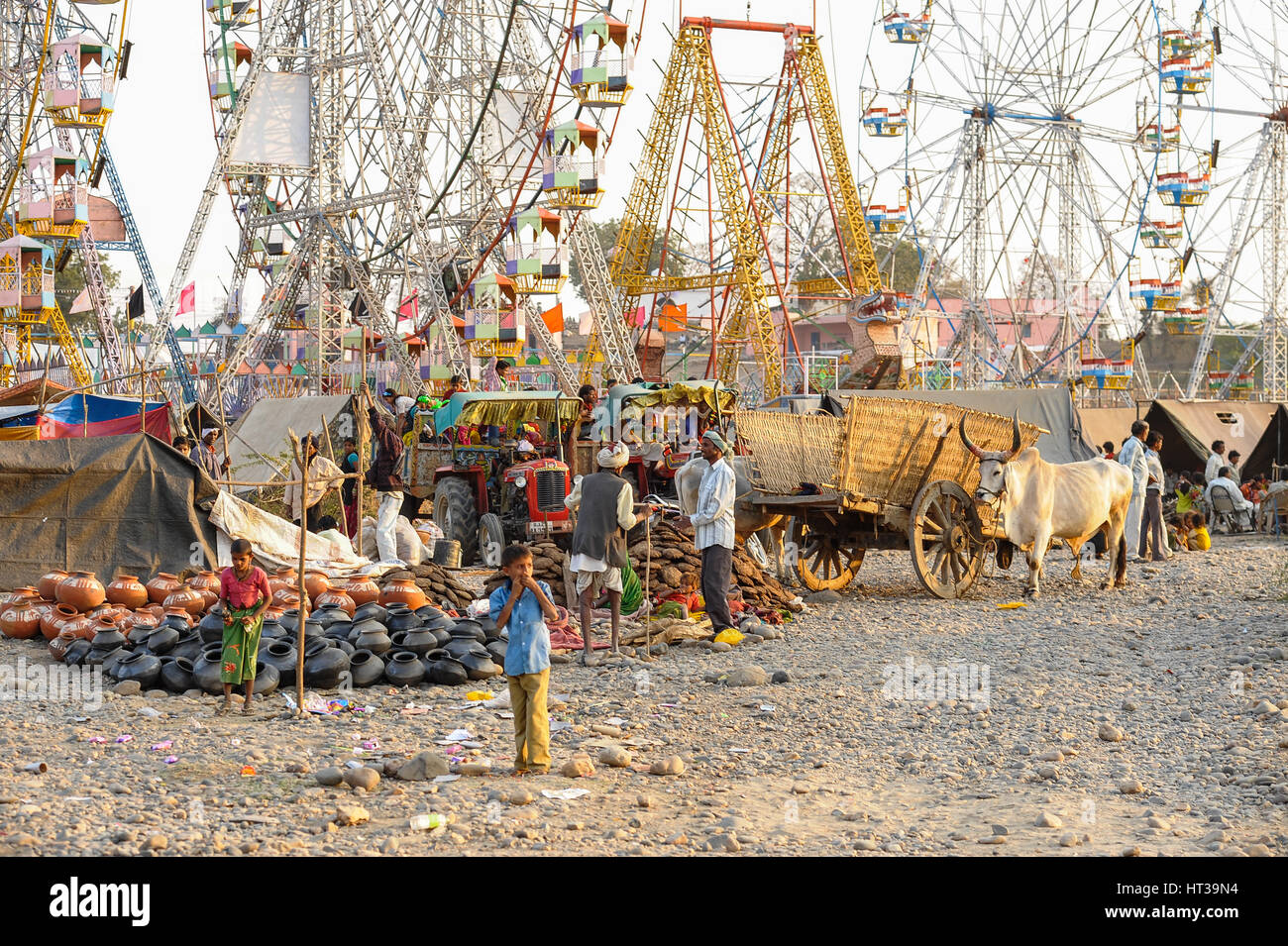 Scene of Ferris wheels and life at Baneshwar Tribal Fair Stock Photo ...