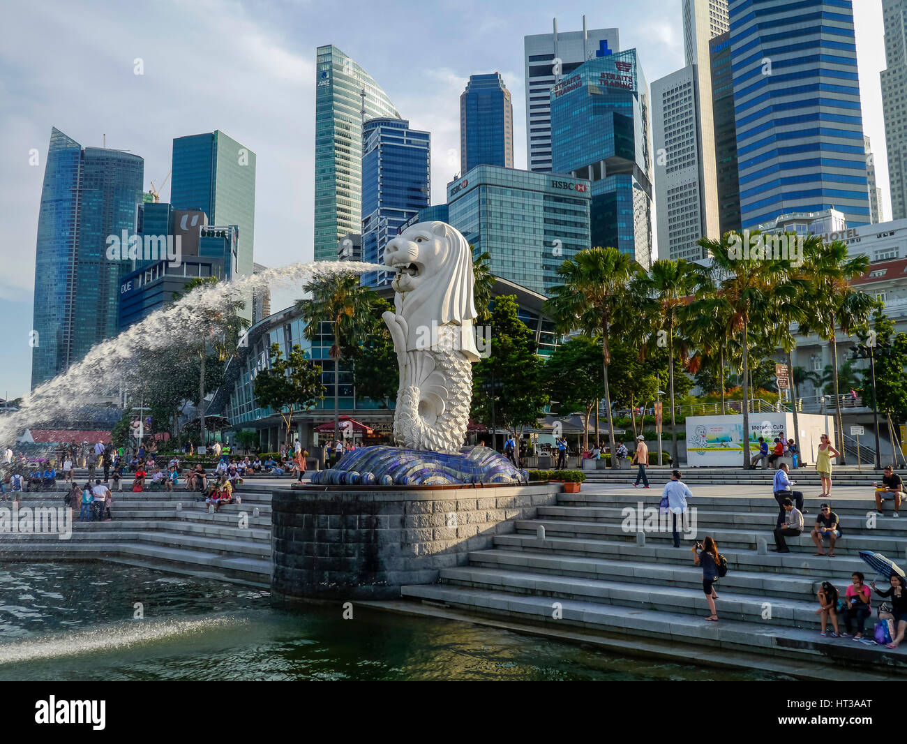The Merlion, city landmark, Skyline financial center, downtown ...