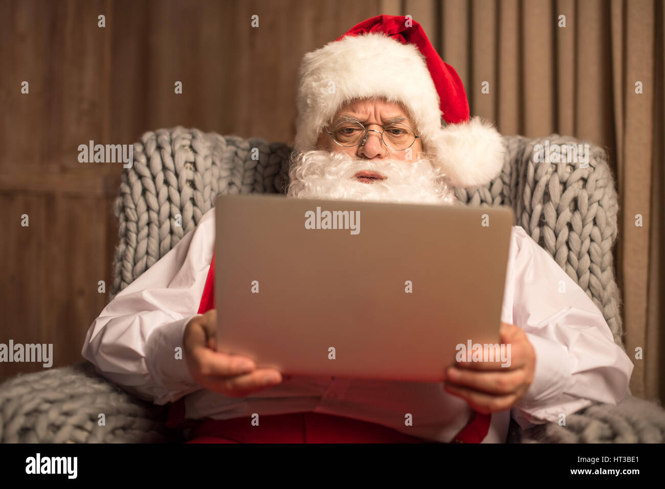 Santa Claus using laptop Stock Photo - Alamy