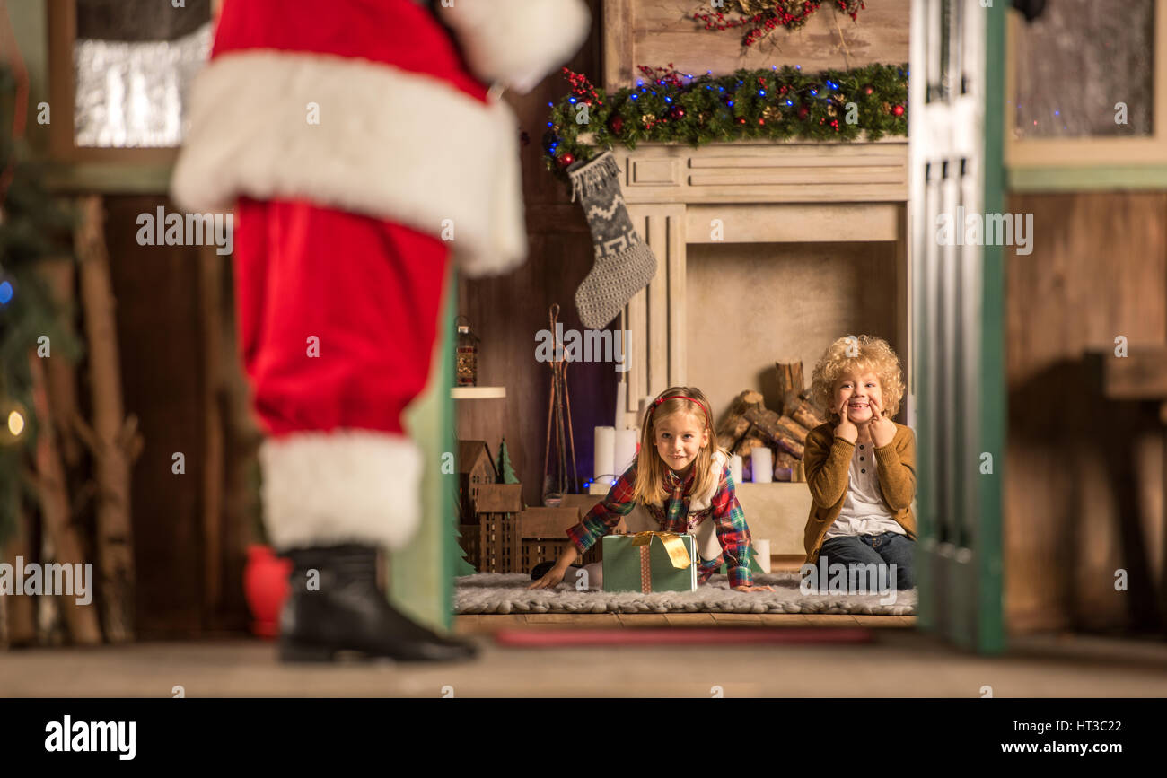 Children are waiting for gifts hi-res stock photography and images - Alamy