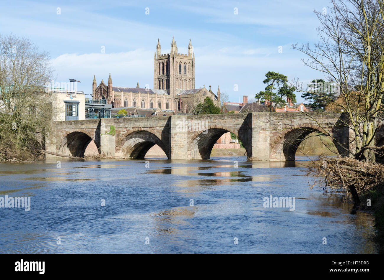 Old stone bridge crossing the River Wye in Hereford, Herefordshire ...