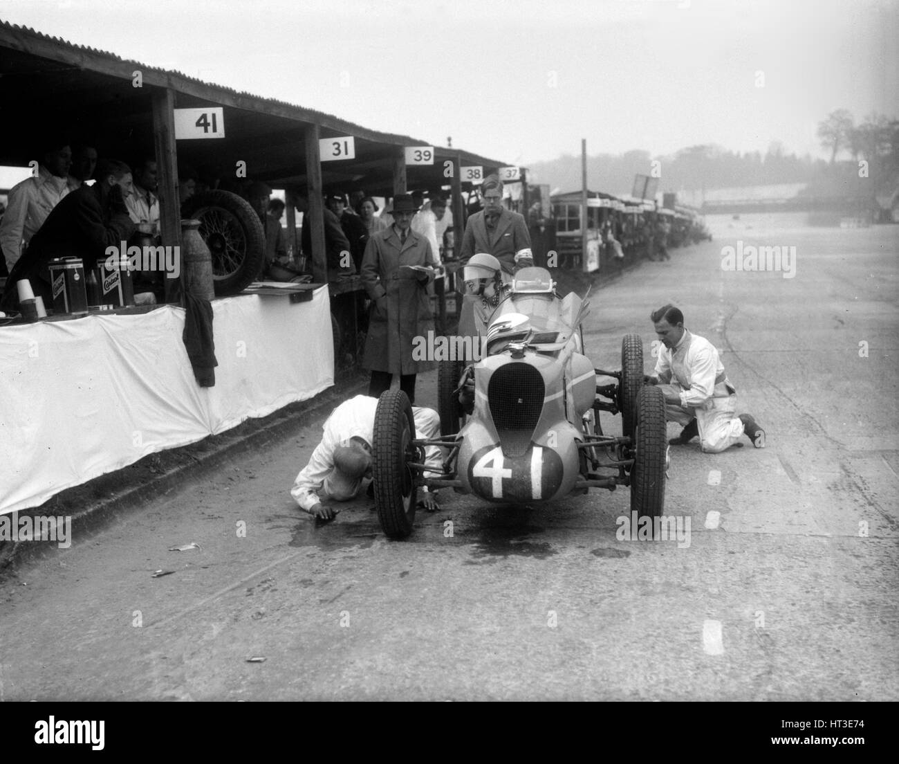 Female mechanic 1930s hi-res stock photography and images - Alamy