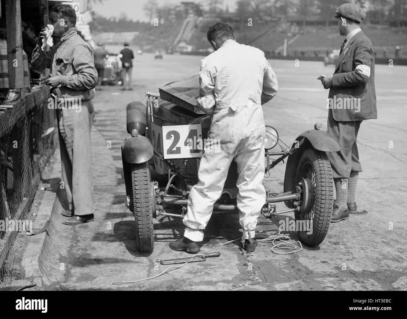 CM Harvey and HJ Aldington's Frazer-Nash at the JCC Double Twelve race ...