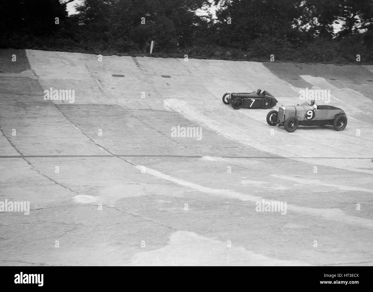 Classic car on circuit hi-res stock photography and images - Alamy