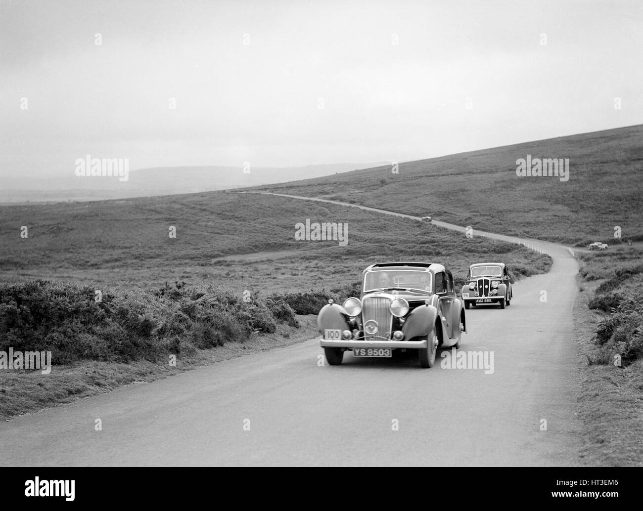 Standard flying 12 hi-res stock photography and images - Alamy