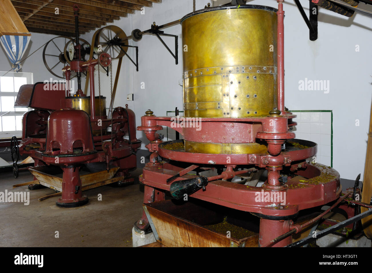 Milling machines hi-res stock photography and images - Alamy