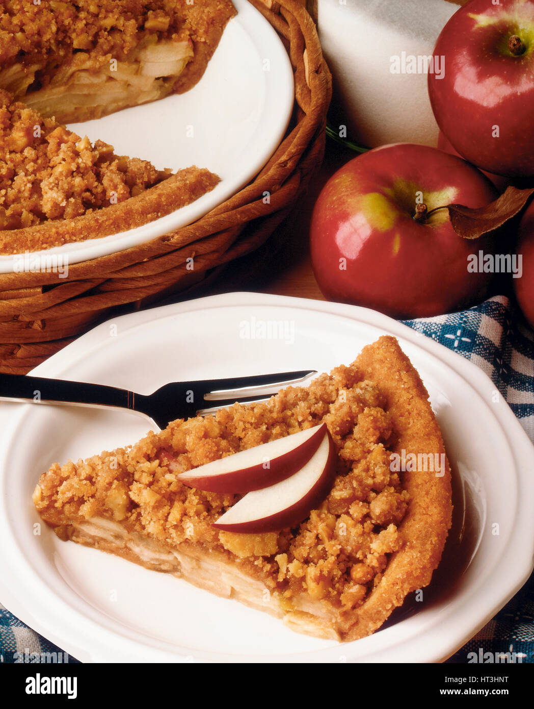 Slice of apple crumble hi-res stock photography and images - Alamy