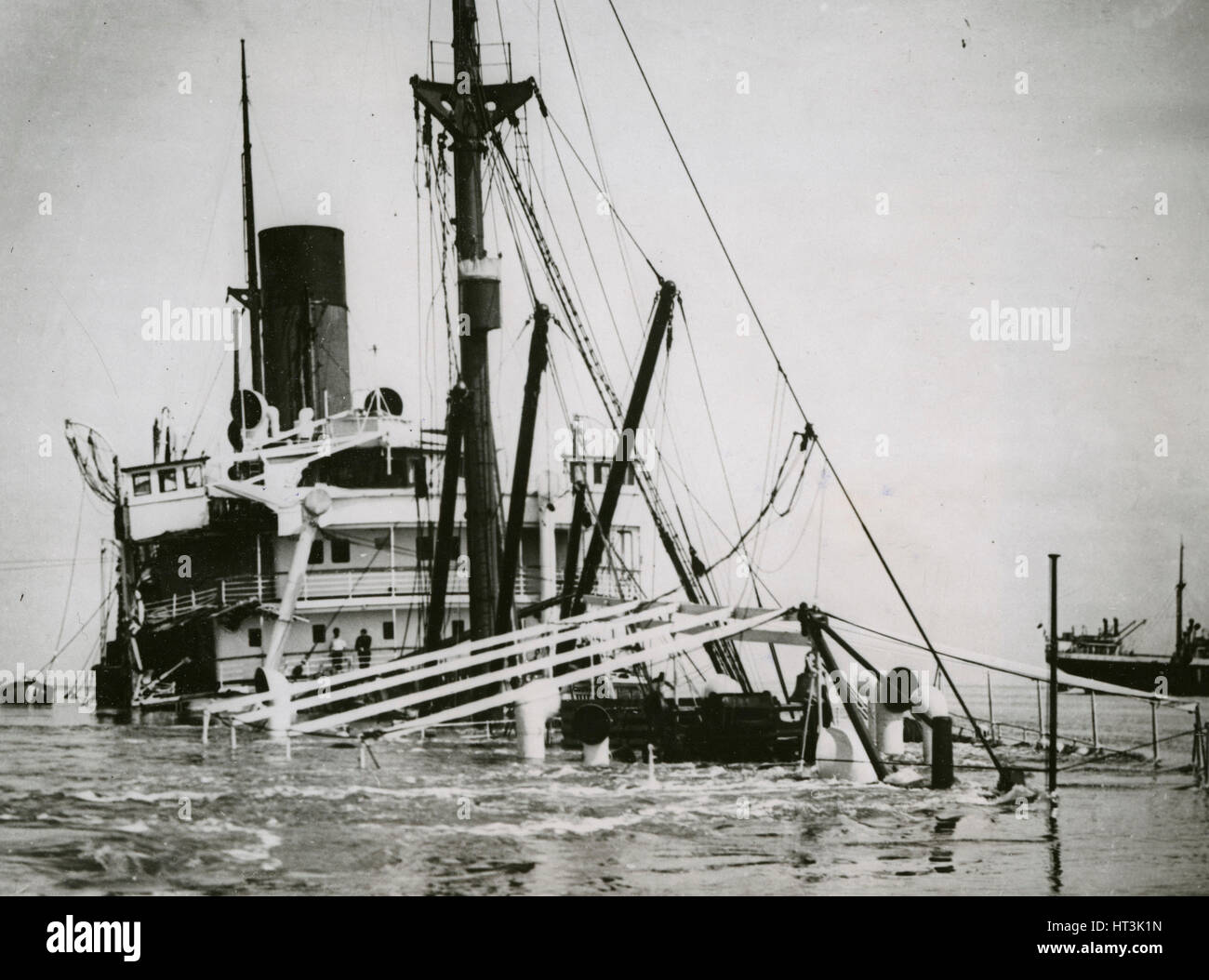 Steam ship 1930s hi-res stock photography and images - Alamy