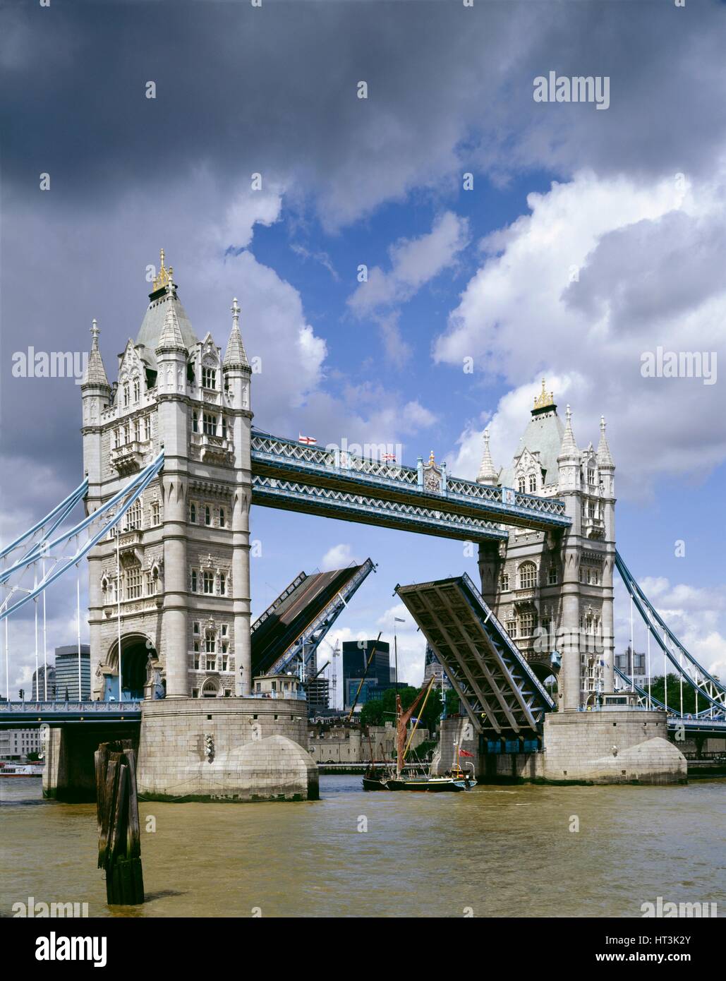 1990s tower bridge hi-res stock photography and images - Alamy