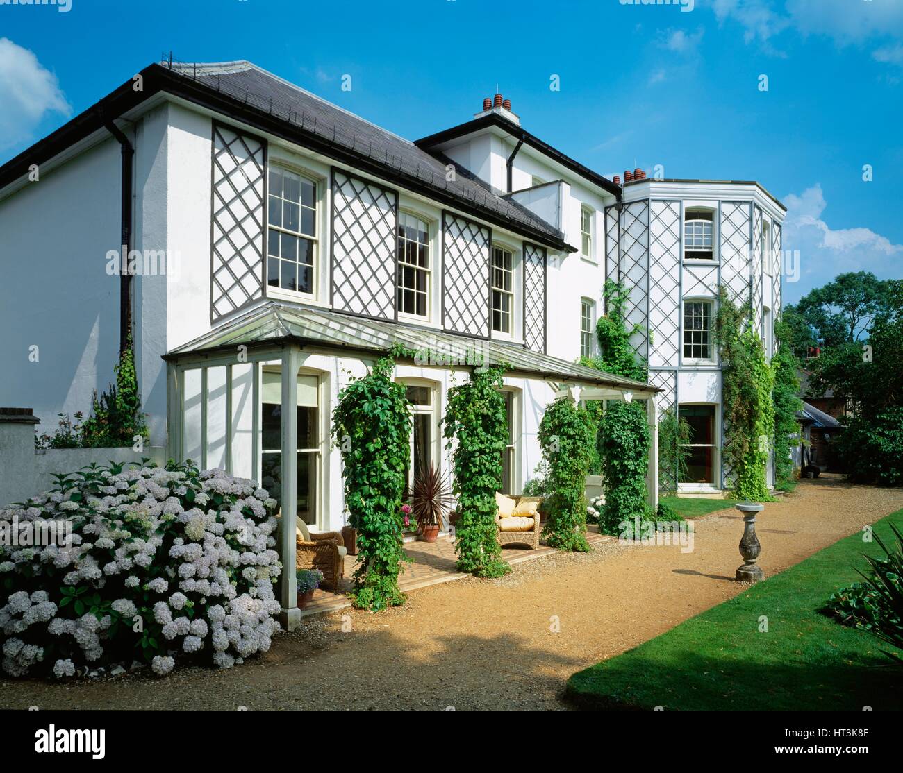 Trellis porch hi-res stock photography and images - Alamy