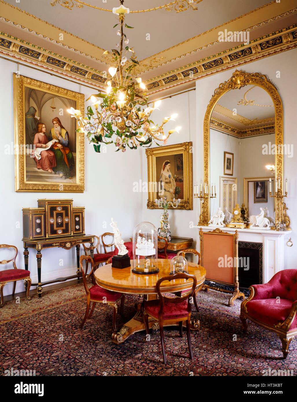 Palace audience room hi-res stock photography and images - Alamy