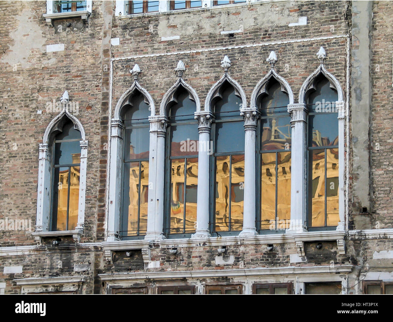 Showcasing elegant facades hi-res stock photography and images - Alamy