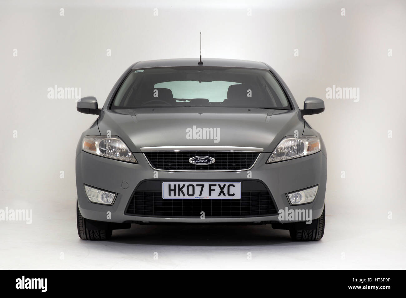 Ford mondeo front hi-res stock photography and images - Alamy