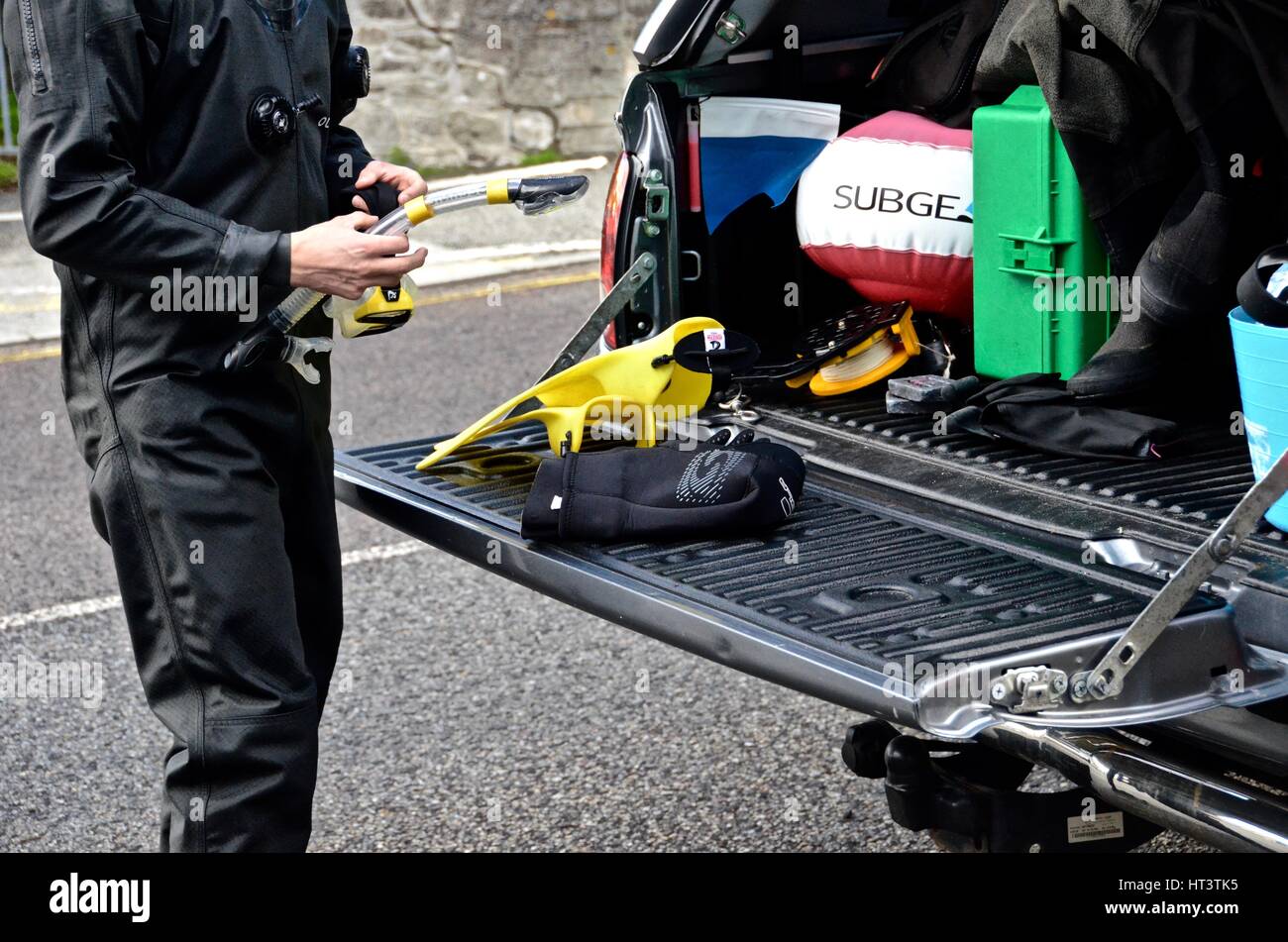 preparing for a dive Stock Photo - Alamy