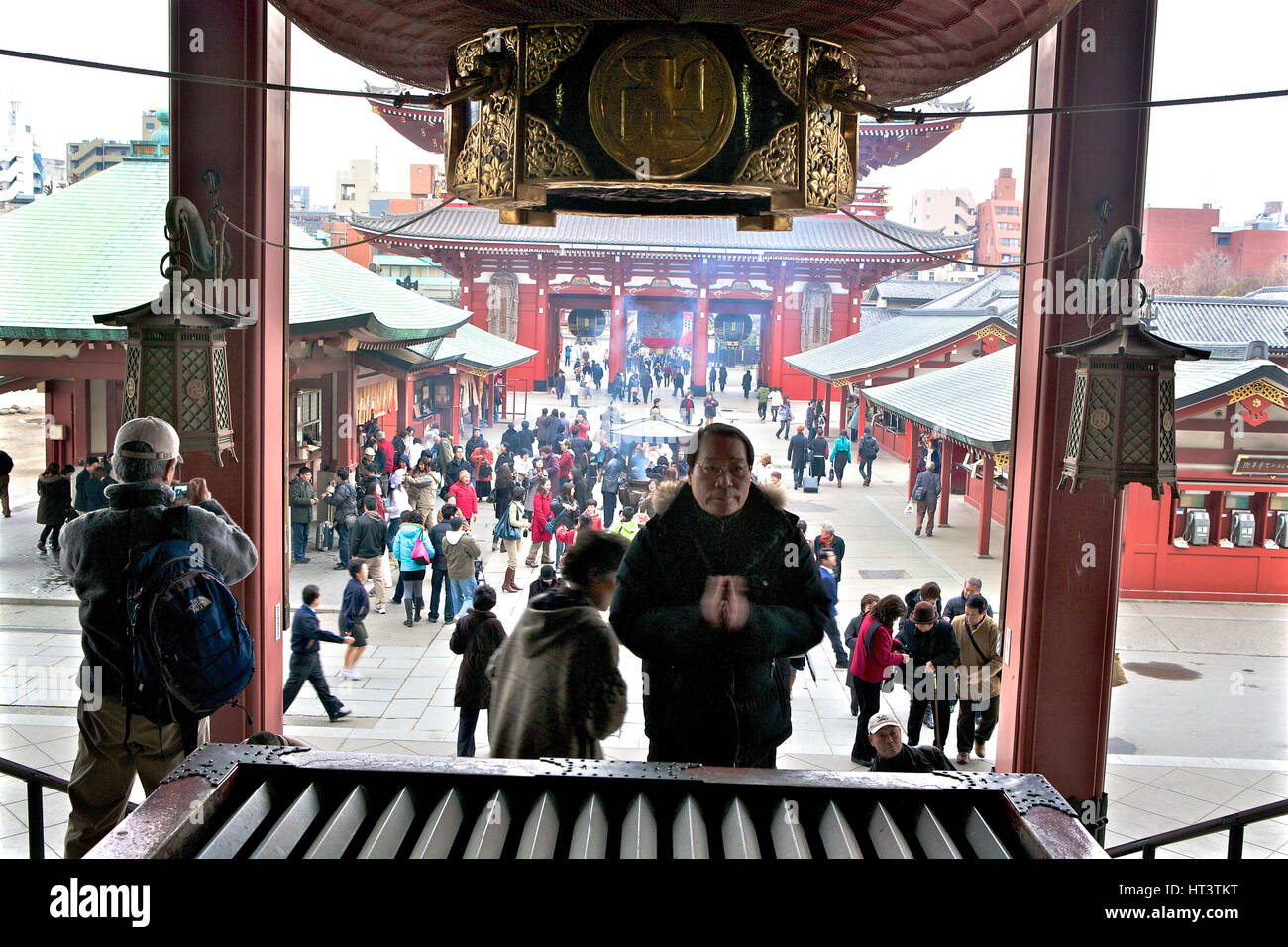 Man praying buddhist temple hi-res stock photography and images - Alamy