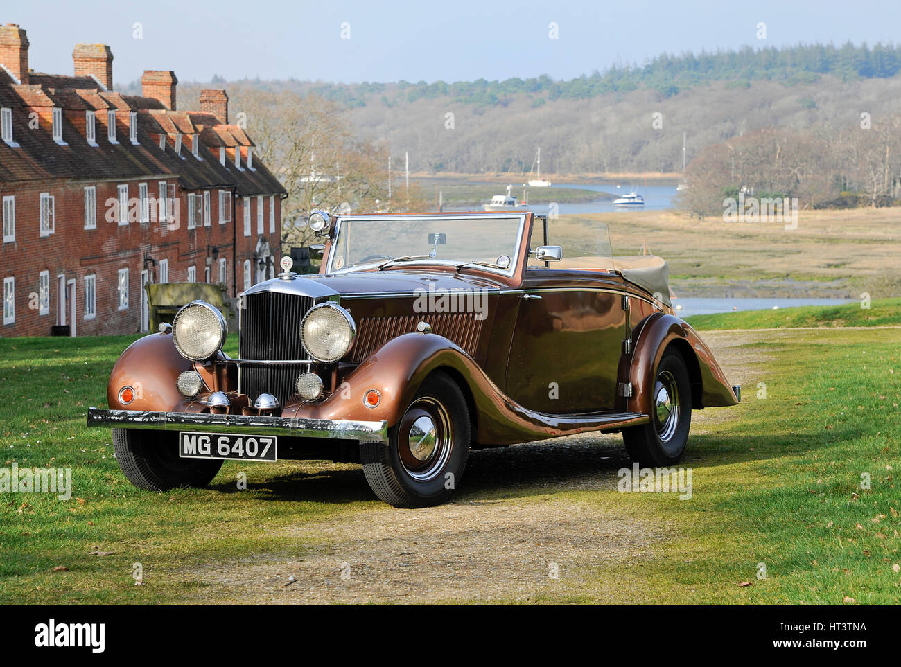 Straight eight hi-res stock photography and images - Alamy