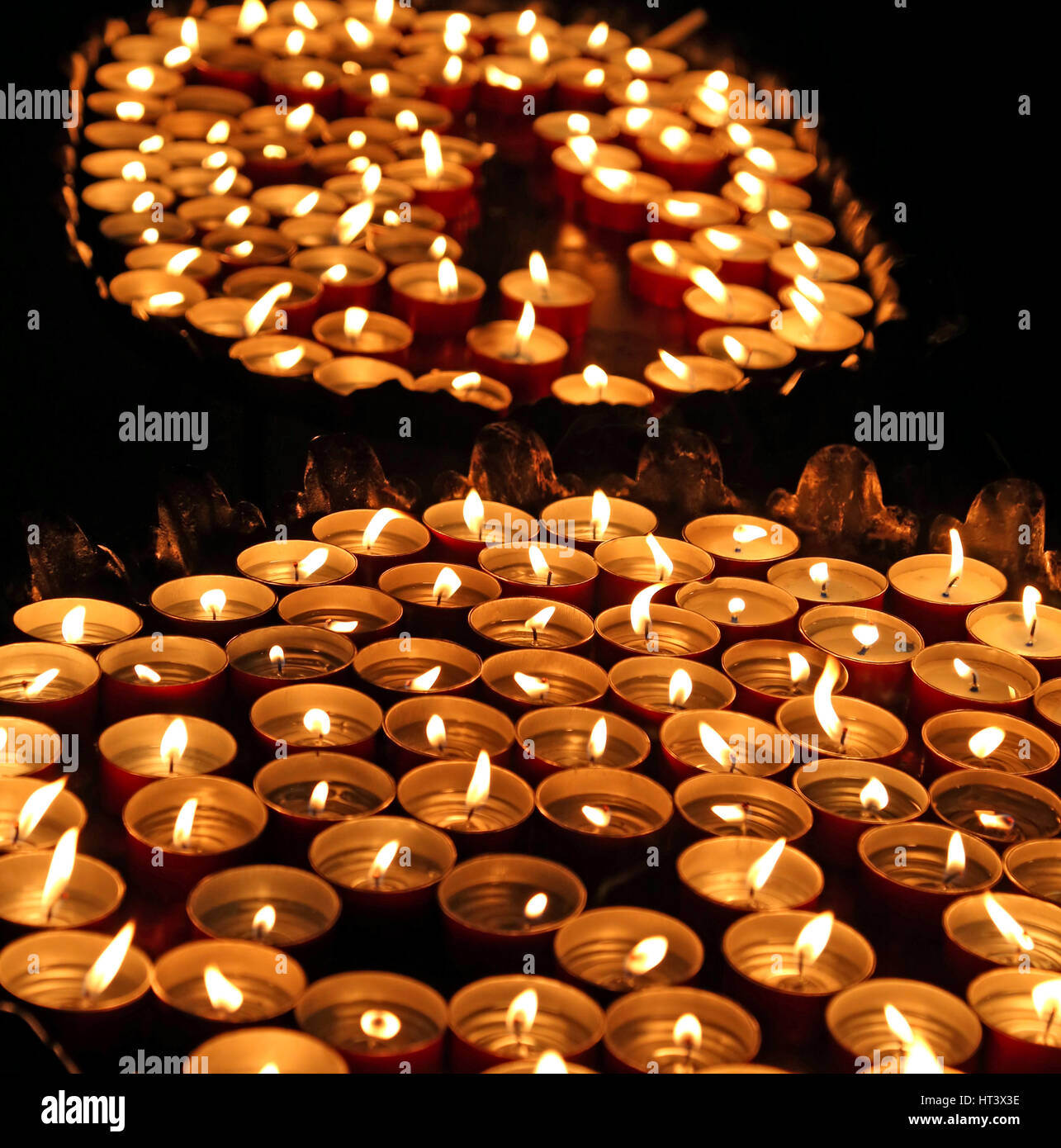 Faithful pray during funeral hi-res stock photography and images - Alamy