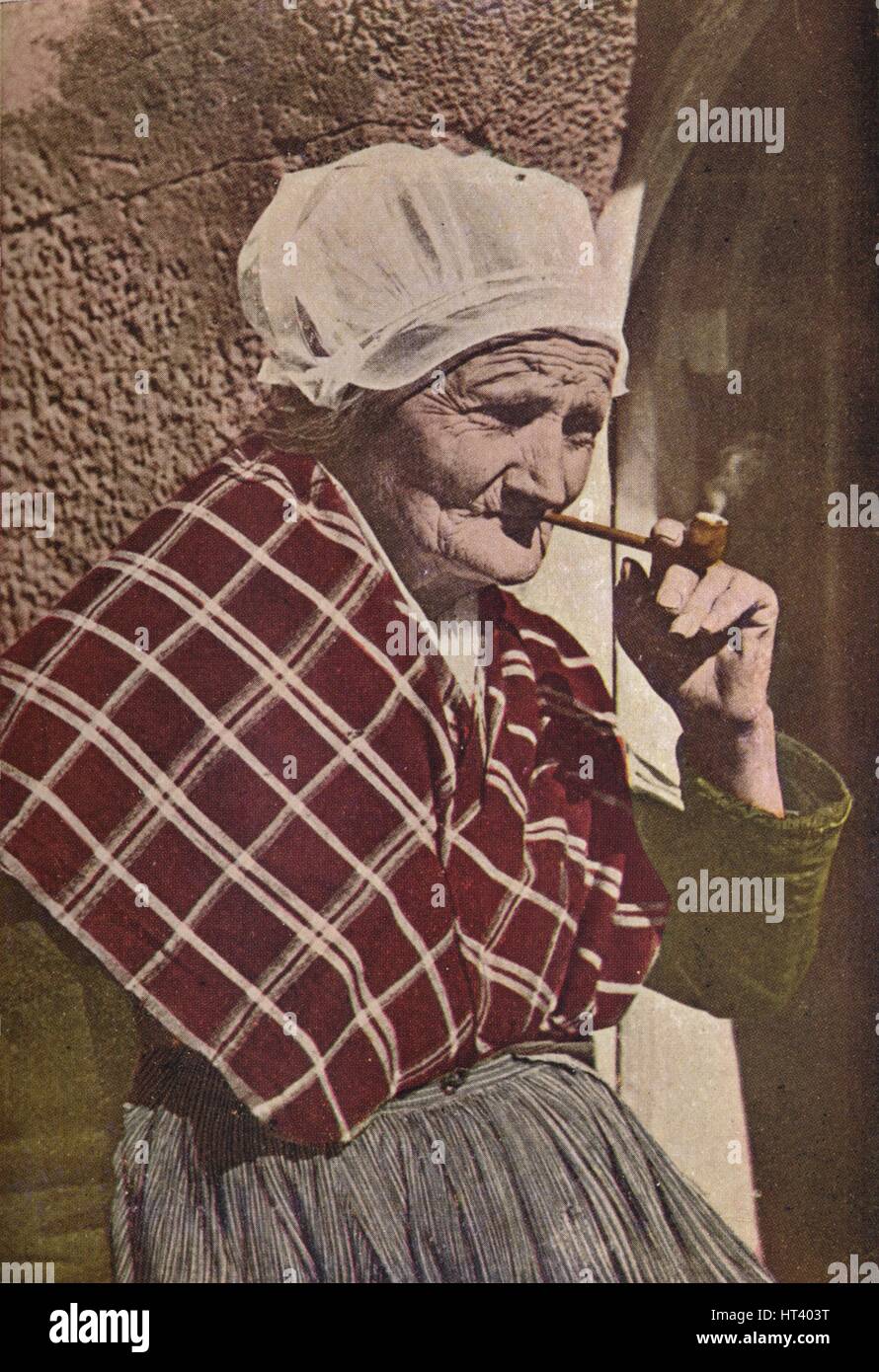 Old breton smoking pipe hi-res stock photography and images - Alamy