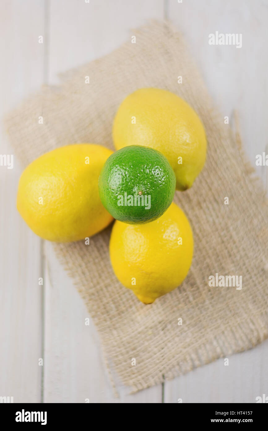Group of lemons and limes on a burlap cloth Stock Photo - Alamy