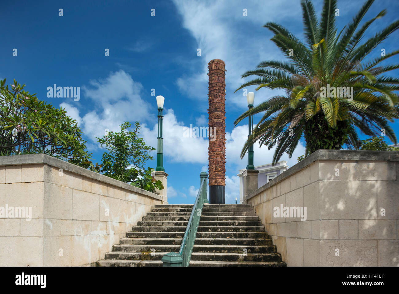 TOTEM TELURICO (©JAIME SUAREZ 1992) PLAZA DEL QUINTO CENTENARIO OLD SAN ...