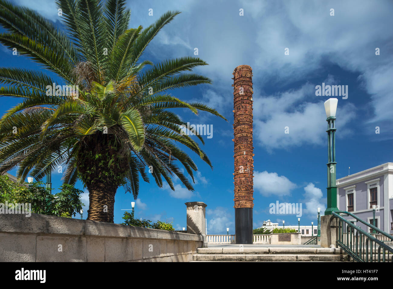 TOTEM TELURICO (©JAIME SUAREZ 1992) PLAZA DEL QUINTO CENTENARIO OLD SAN ...
