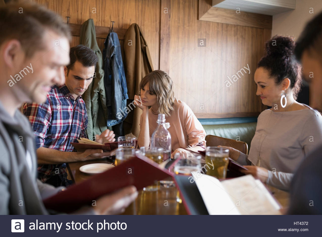 Table menus bar people hi-res stock photography and images - Alamy