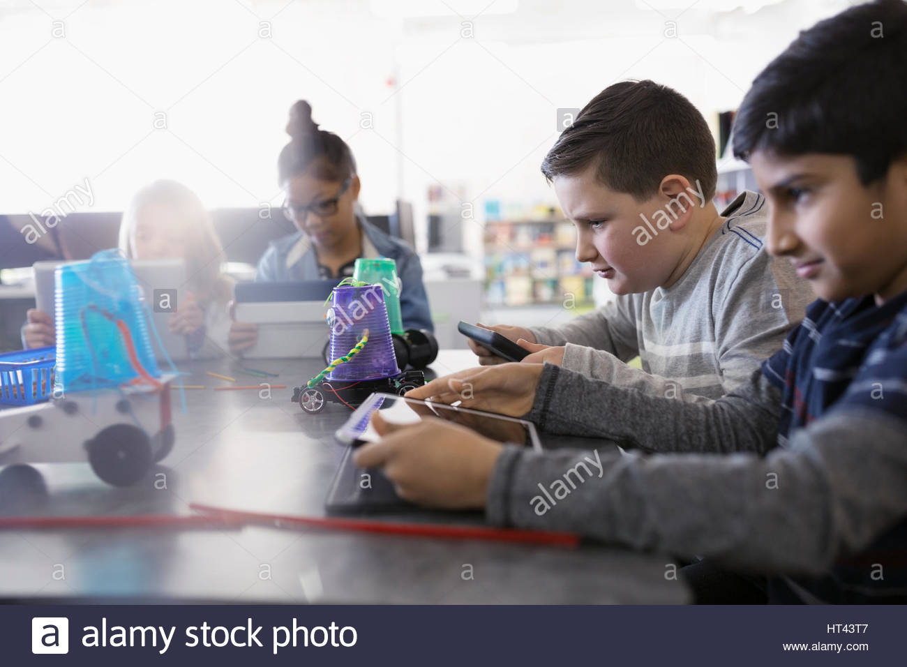 Computer tablets classroom hi-res stock photography and images - Alamy