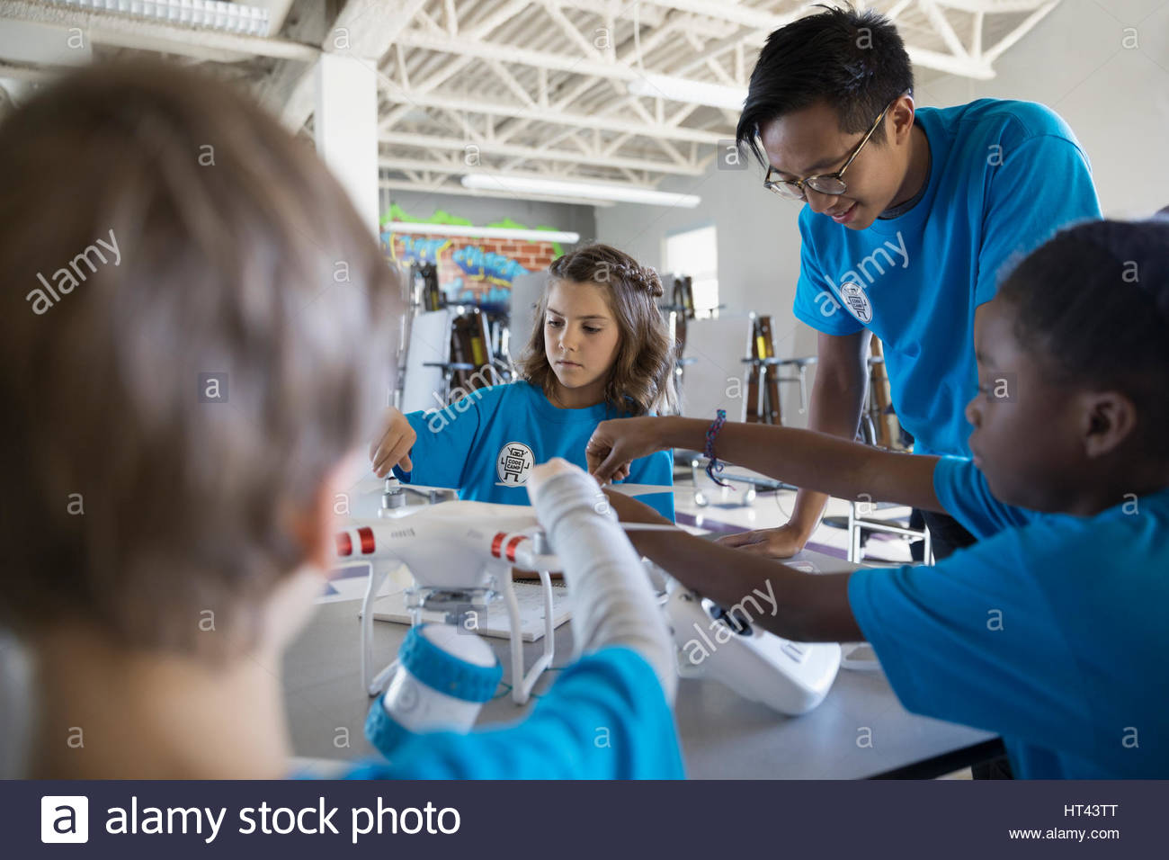 Teacher helping students robotics hi-res stock photography and images ...
