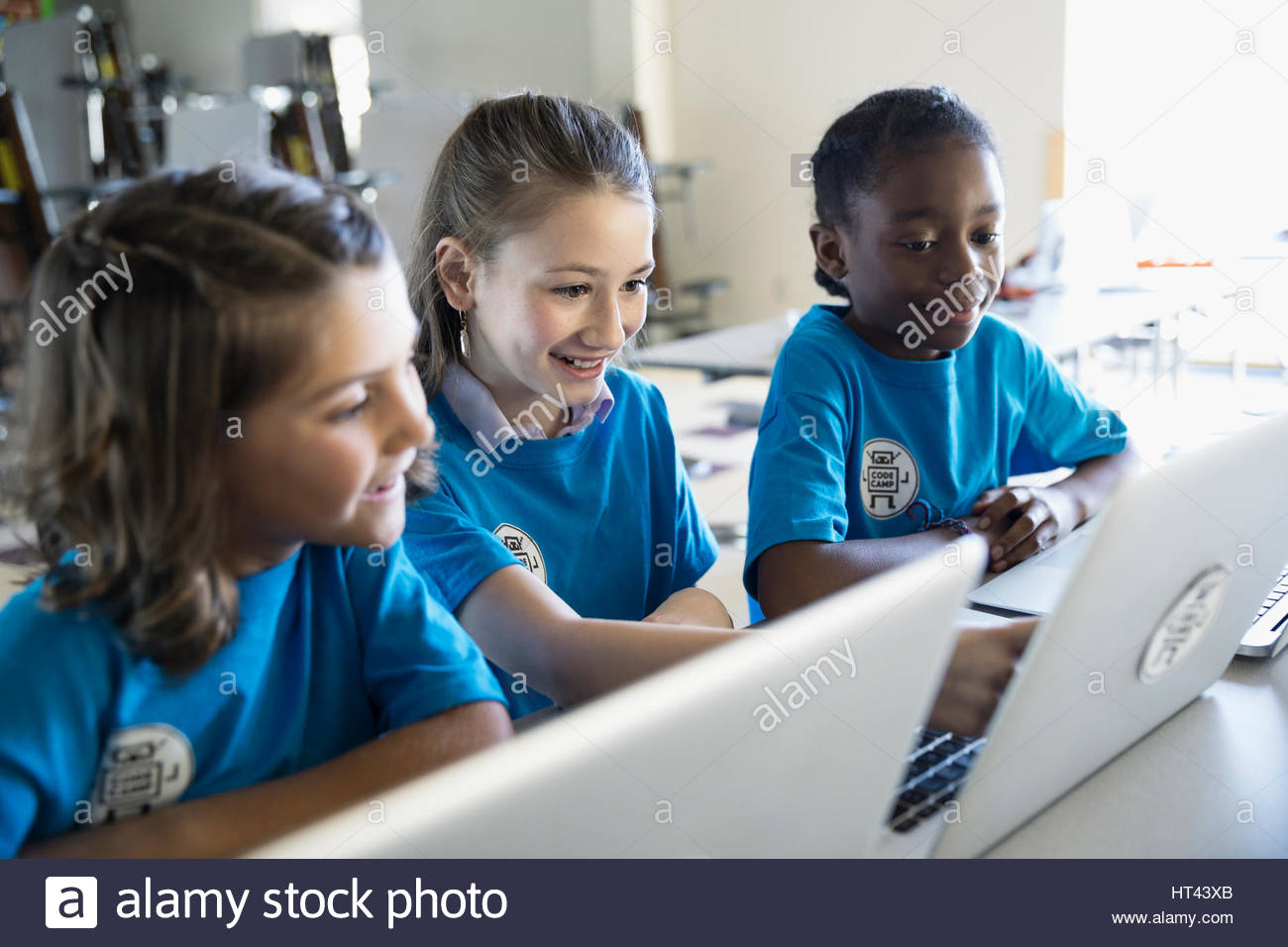 Middle school classroom laptops hi-res stock photography and images - Alamy