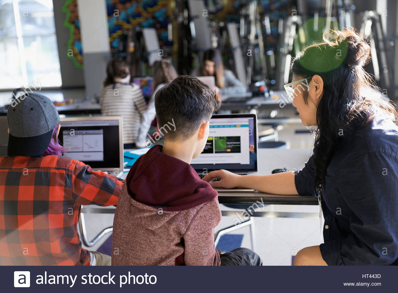 Online coding with teacher hi-res stock photography and images - Alamy