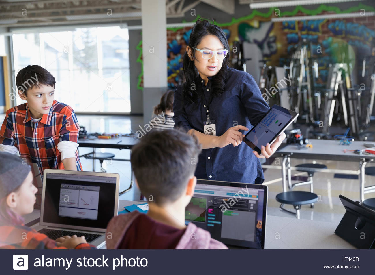 Middle school classroom laptops hi-res stock photography and images - Alamy