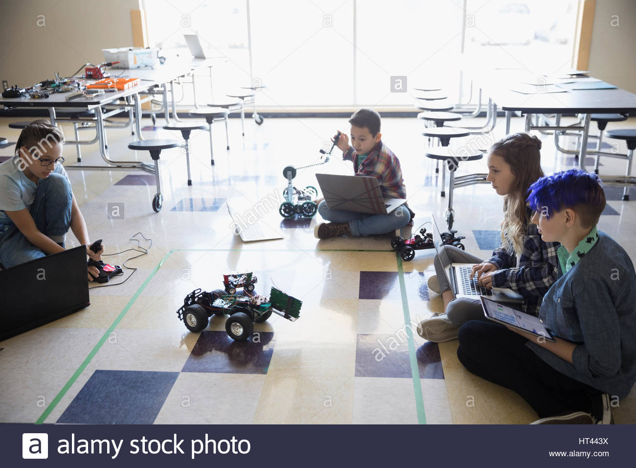 Middle school classroom laptops hi-res stock photography and images - Alamy