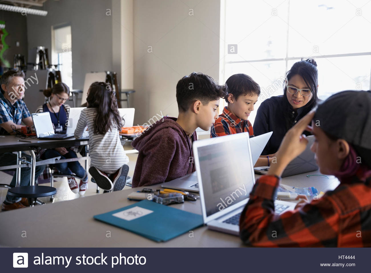 Middle school classroom laptops hi-res stock photography and images - Alamy