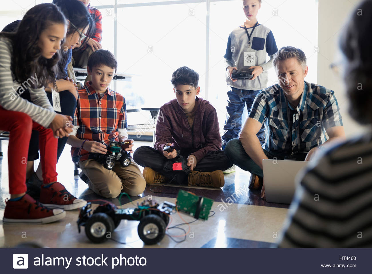Teacher helping students robotics hi-res stock photography and images ...