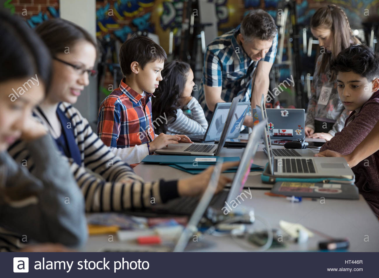 Middle school classroom laptops hi-res stock photography and images - Alamy