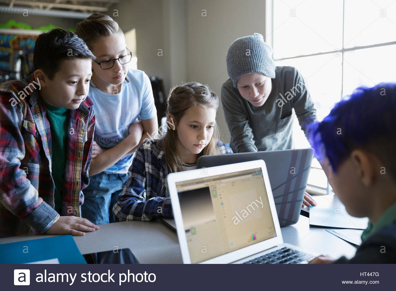 Middle school classroom laptops hi-res stock photography and images - Alamy