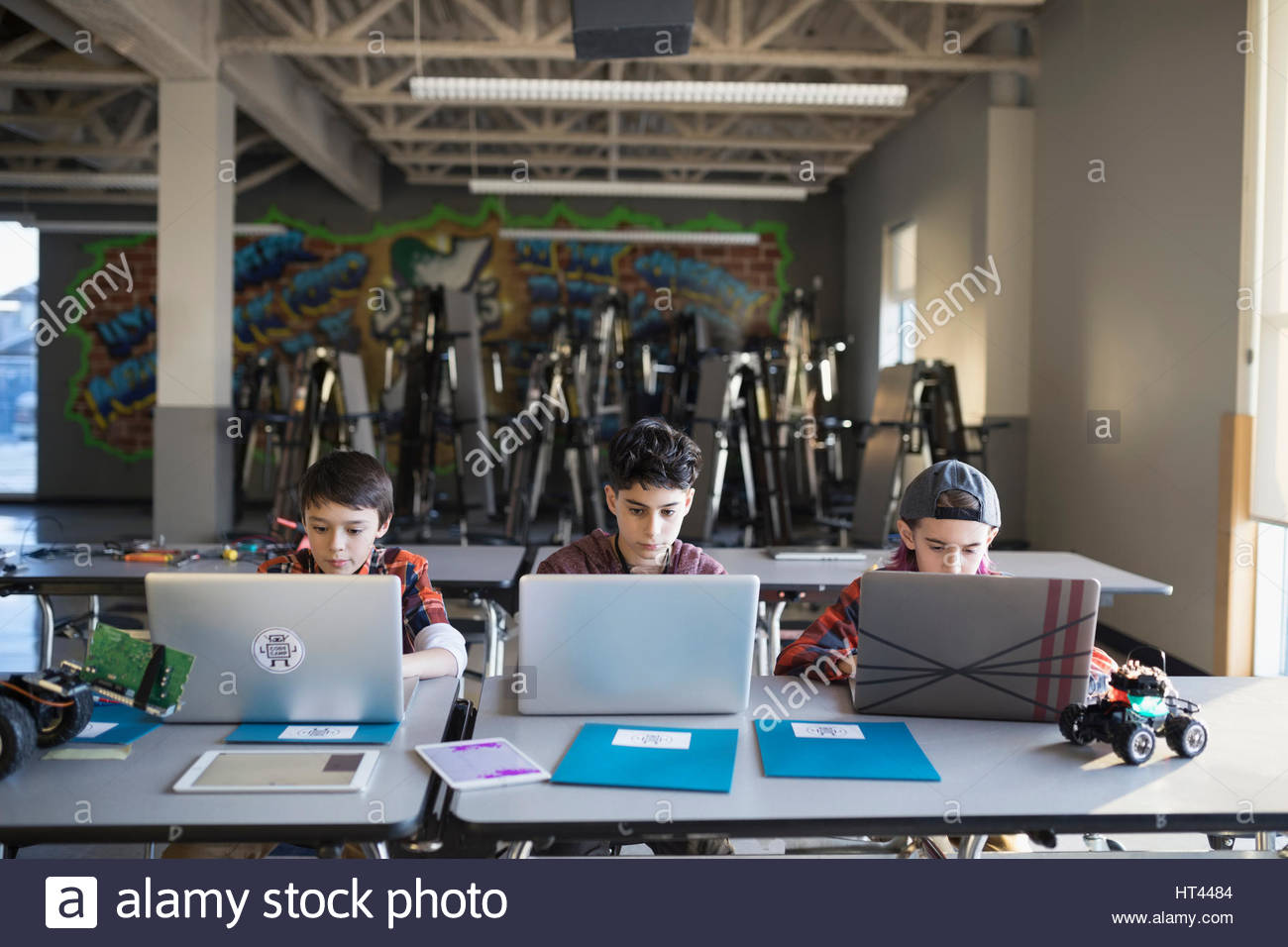 Middle school classroom laptops hi-res stock photography and images - Alamy