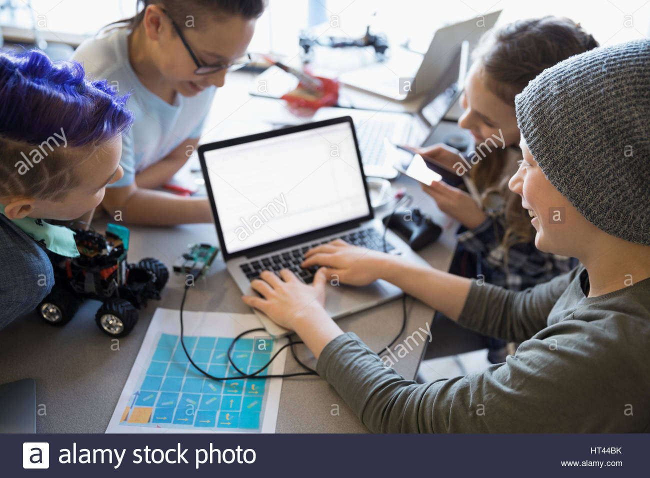 Robot programming language image hi-res stock photography and images ...
