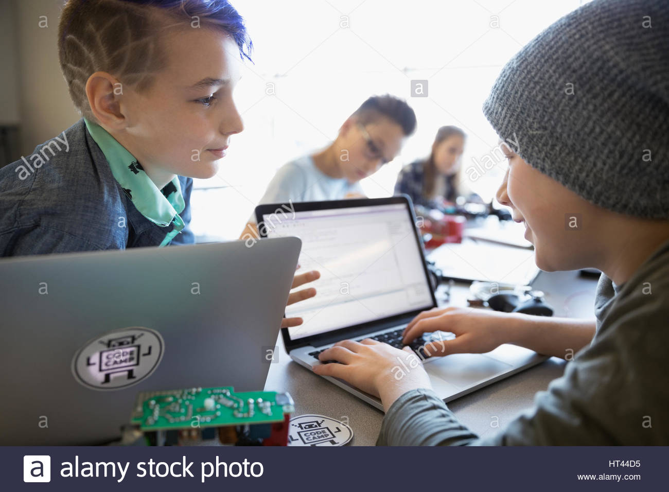 Middle school classroom laptops hi-res stock photography and images - Alamy