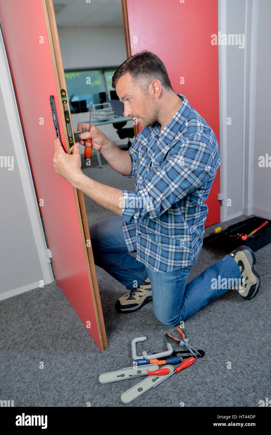 man fixing a door Stock Photo - Alamy