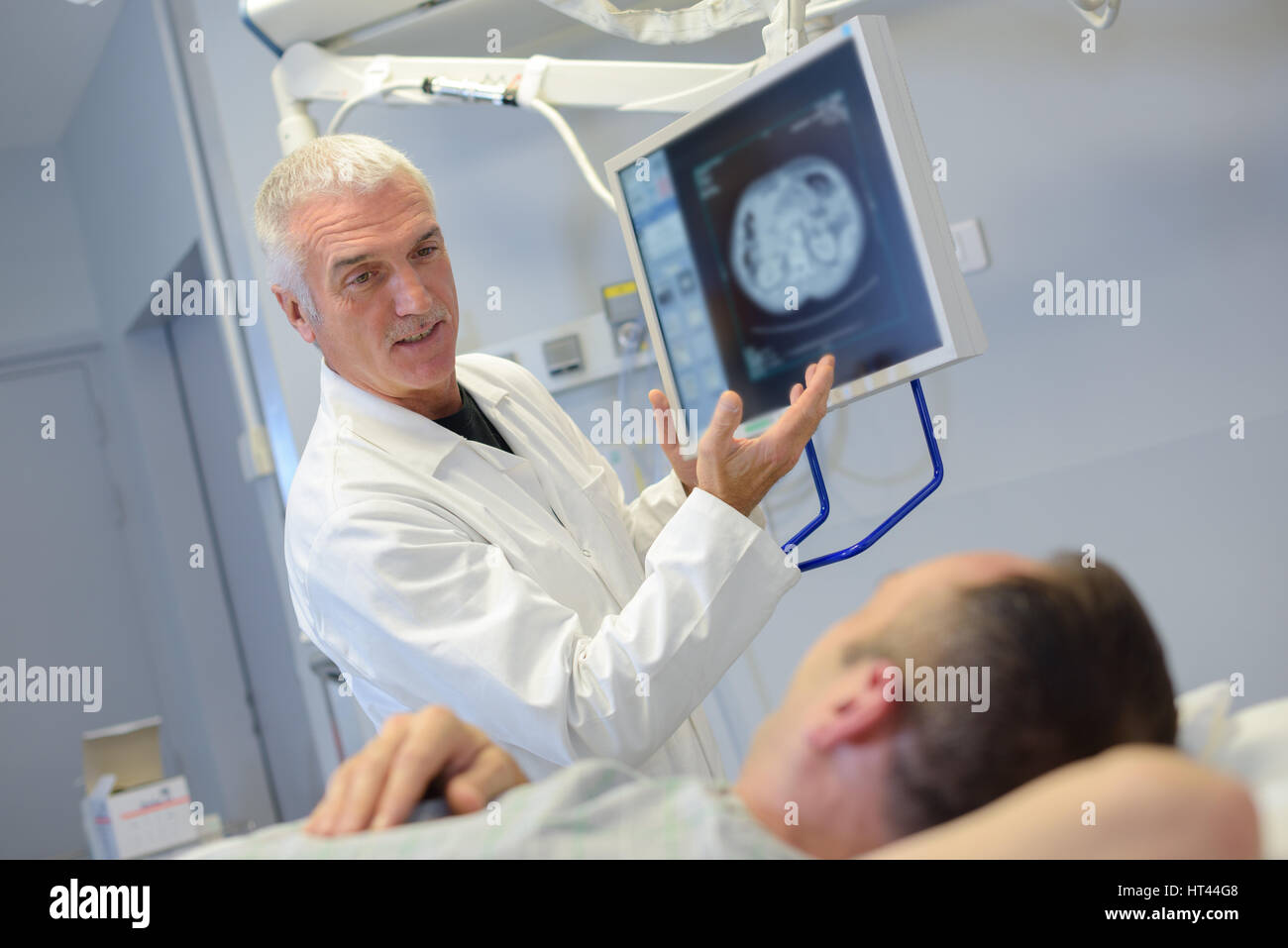 Doctor explaining imagery to patient Stock Photo - Alamy