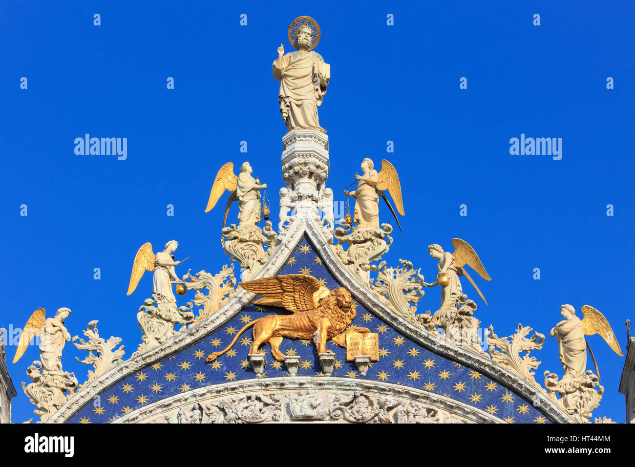 Statues on the st marks basilica hi-res stock photography and images ...