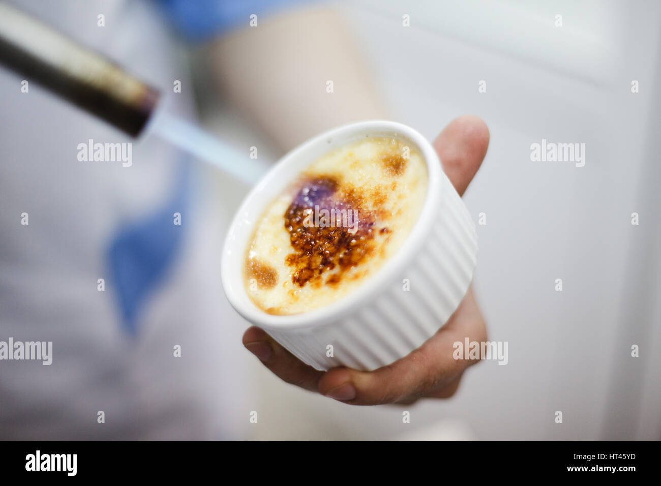burn portion of creme brulee dessert on professional kitchen Stock ...