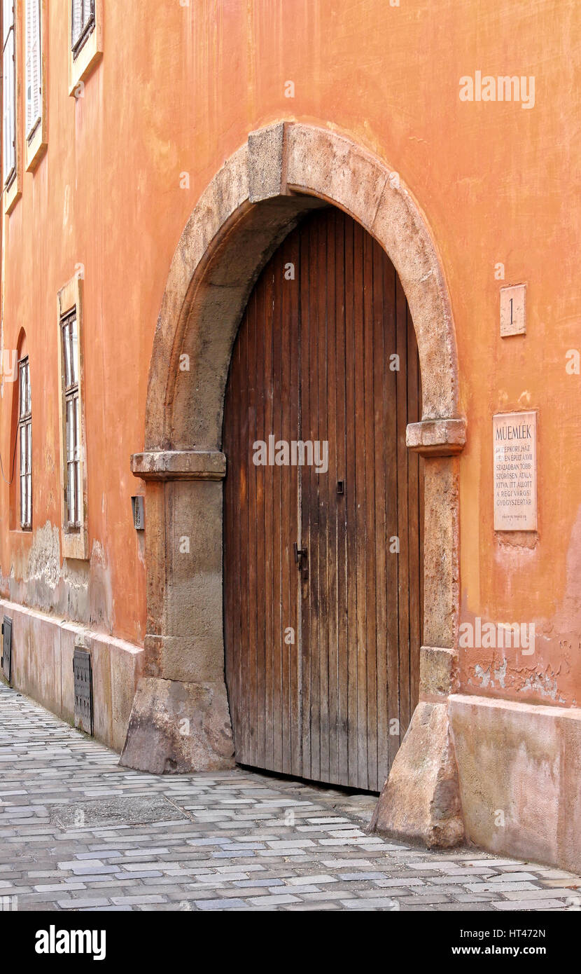 Medieval gateway gothic castle hi-res stock photography and images - Alamy