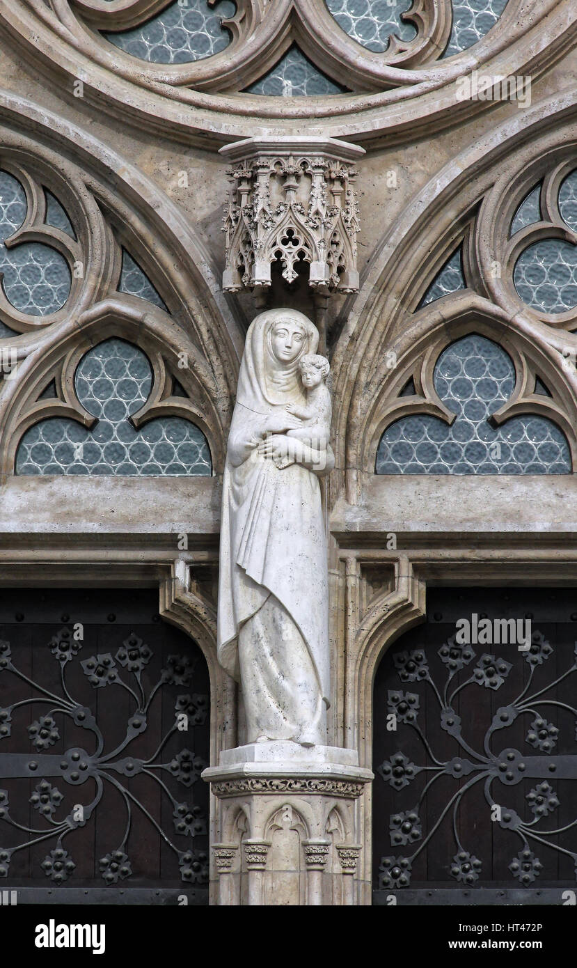 Gothic building decorated statues and historical human shape Stock ...