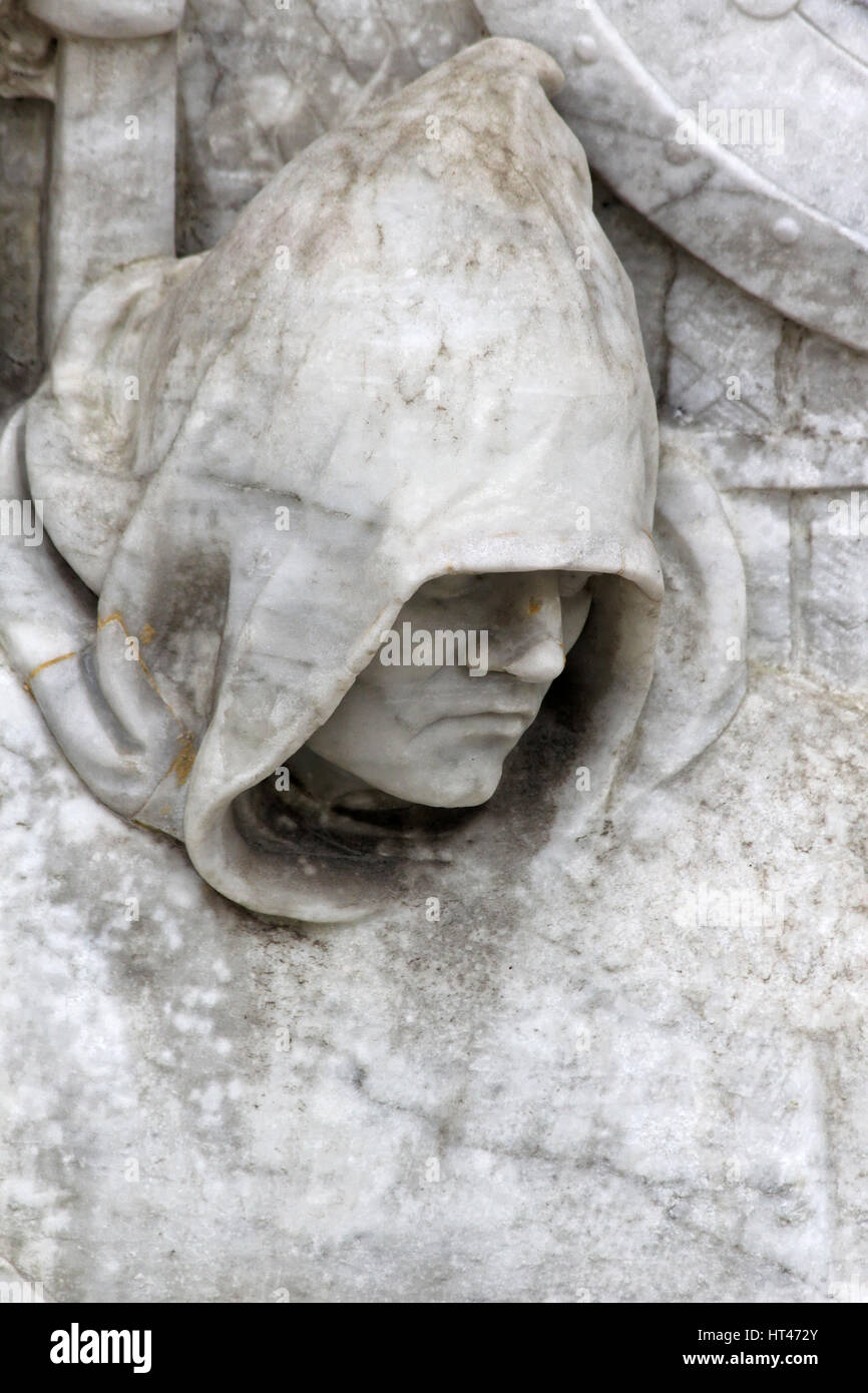 Hooded statues hi-res stock photography and images - Alamy