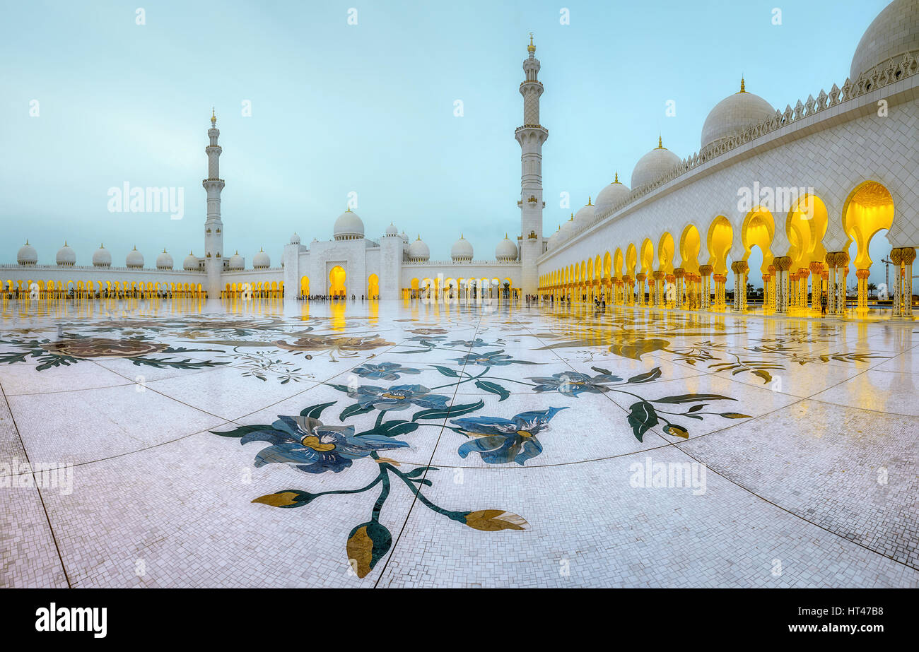 Sheikh Zayed Grand Mosque Stock Photo - Alamy