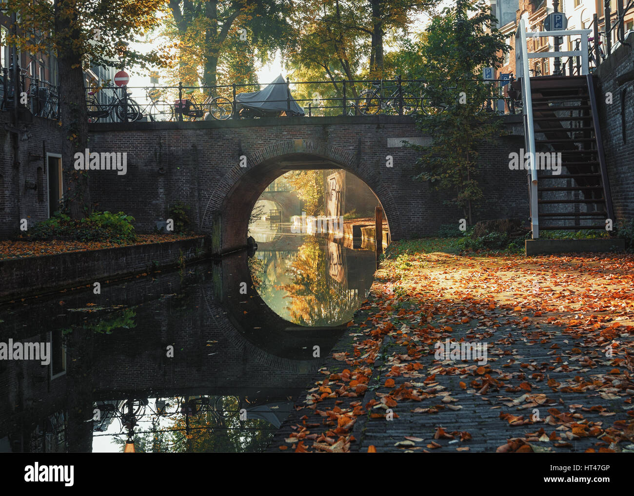 The Nieuwegracht with its arched bridges in the old town of Utrecht ...